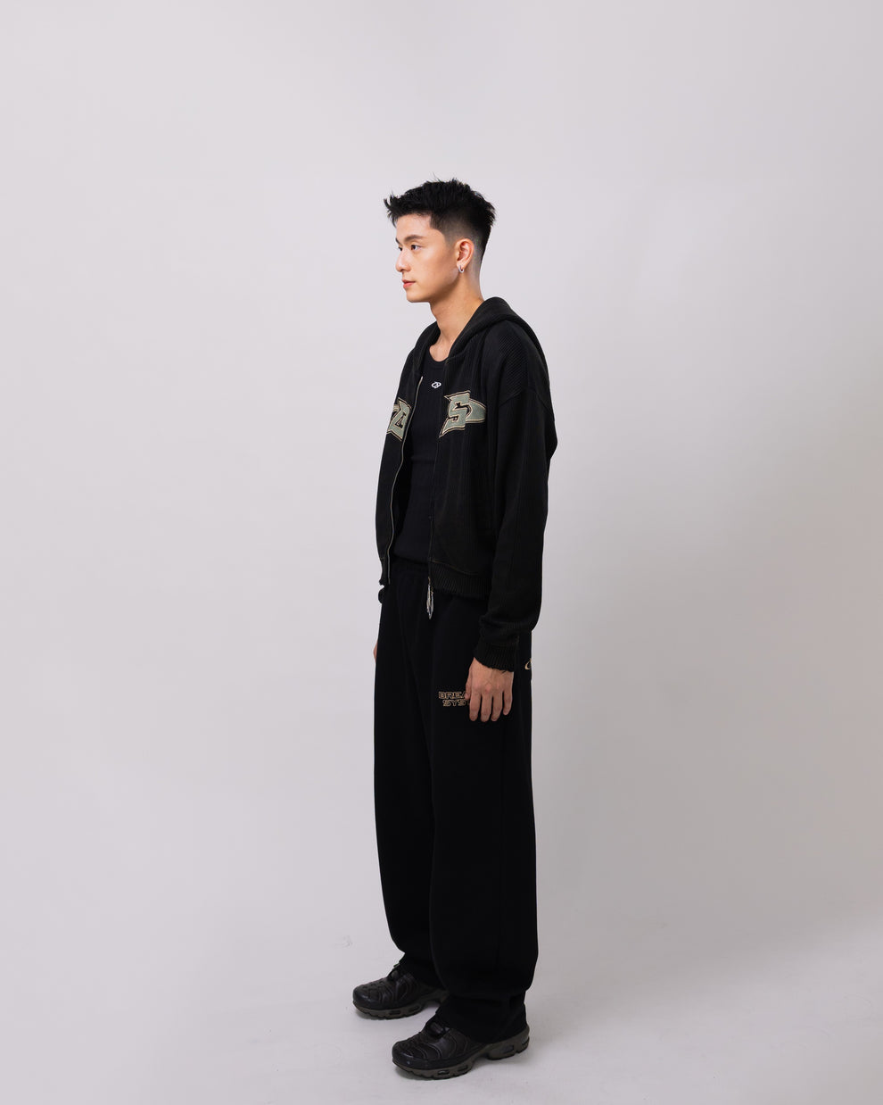 Smoke Black Distressed Zip-up Hoodie – Breaking System